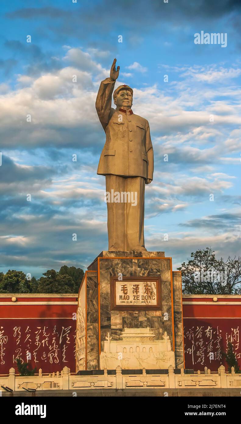 Statue of Mao Ze Dong Lijiang Yunnan Province China. During the 60s-80s ...