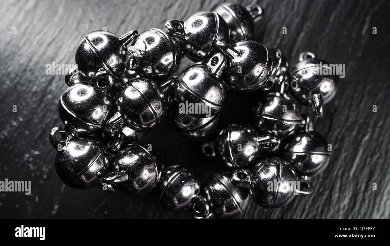 Metal magnet hi-res stock photography and images - Alamy