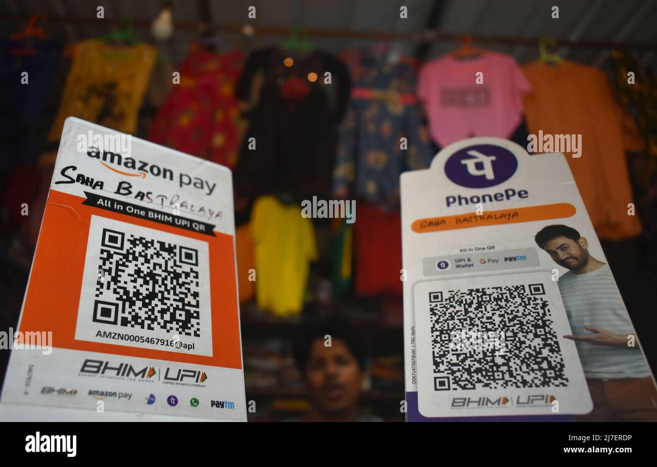 Kolkata, India. 08th May, 2022. QR code of Phone pay and Amazon pay is ...
