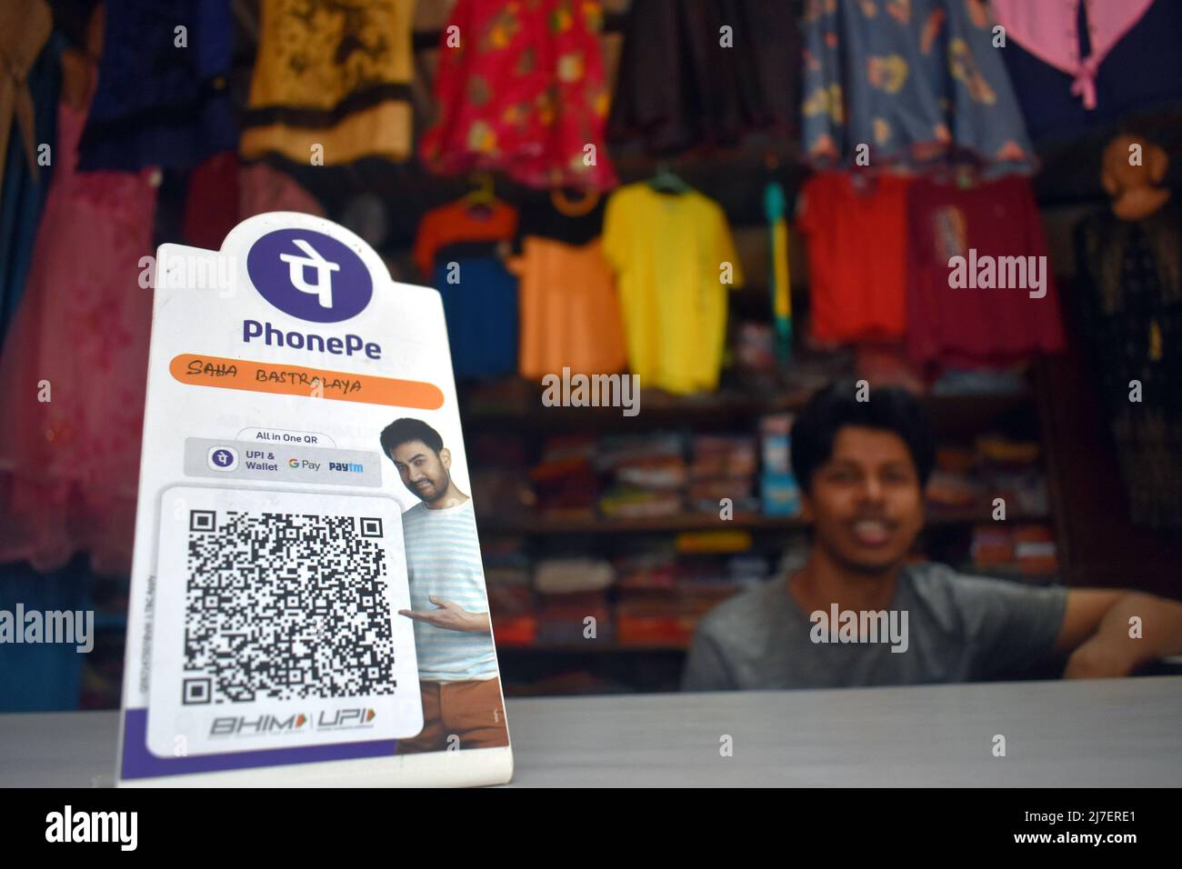 Phone qr code 2022 hi-res stock photography and images - Alamy