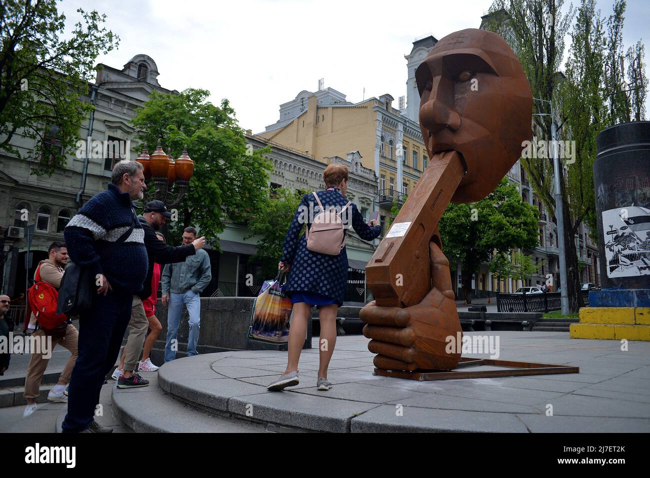 Vladimir putin gun hi-res stock photography and images - Alamy