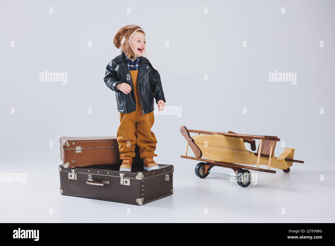 Kid crying plane hi-res stock photography and images - Alamy