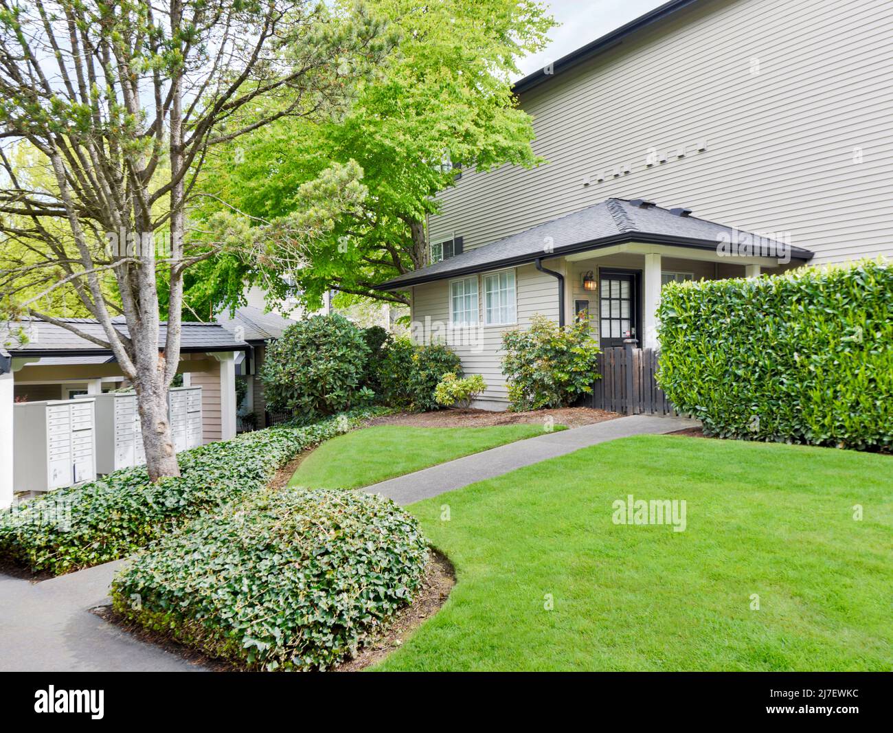Modern residential exterior Stock Photo - Alamy
