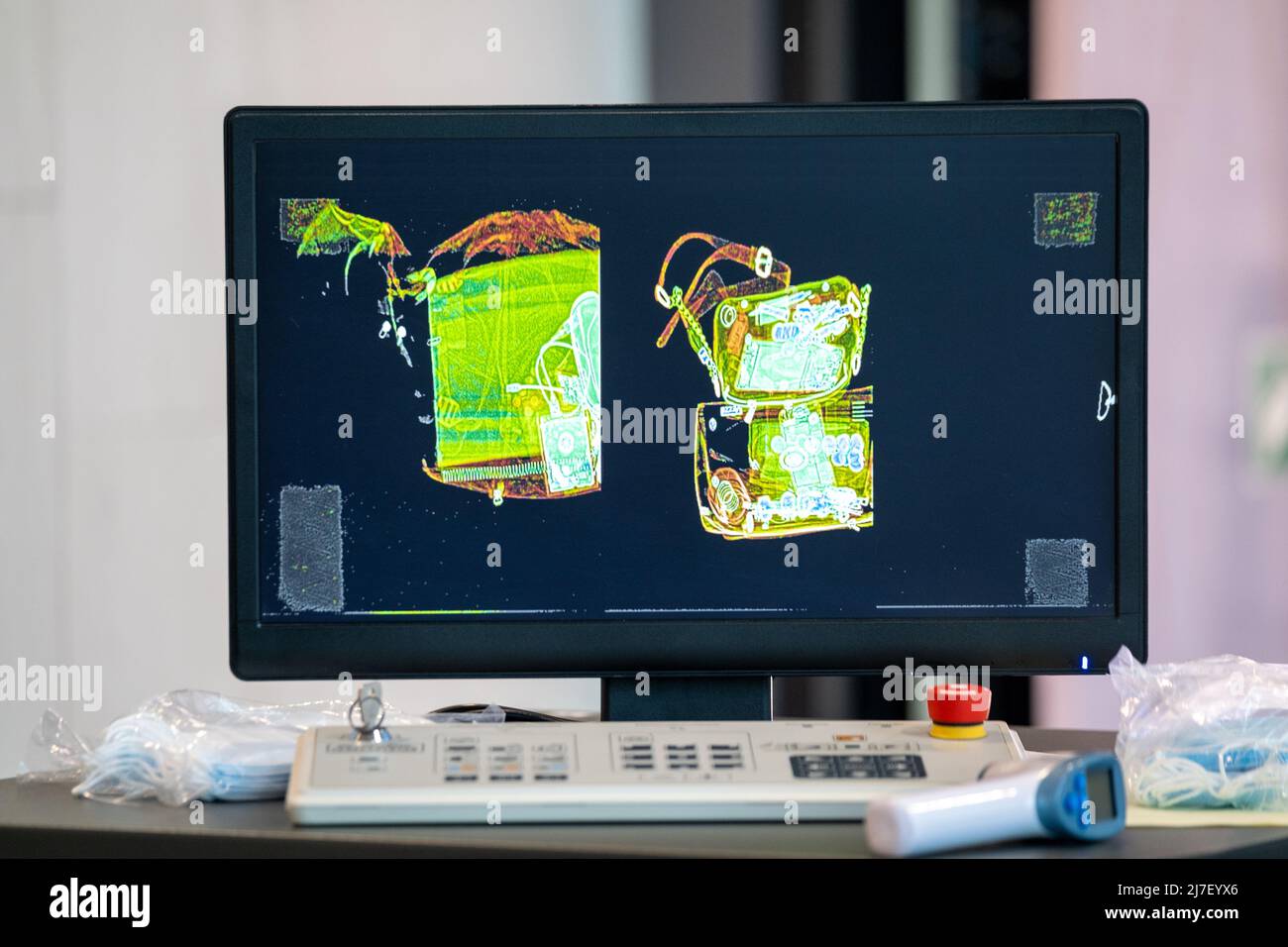 Monitor of security scanner in airport Stock Photo - Alamy