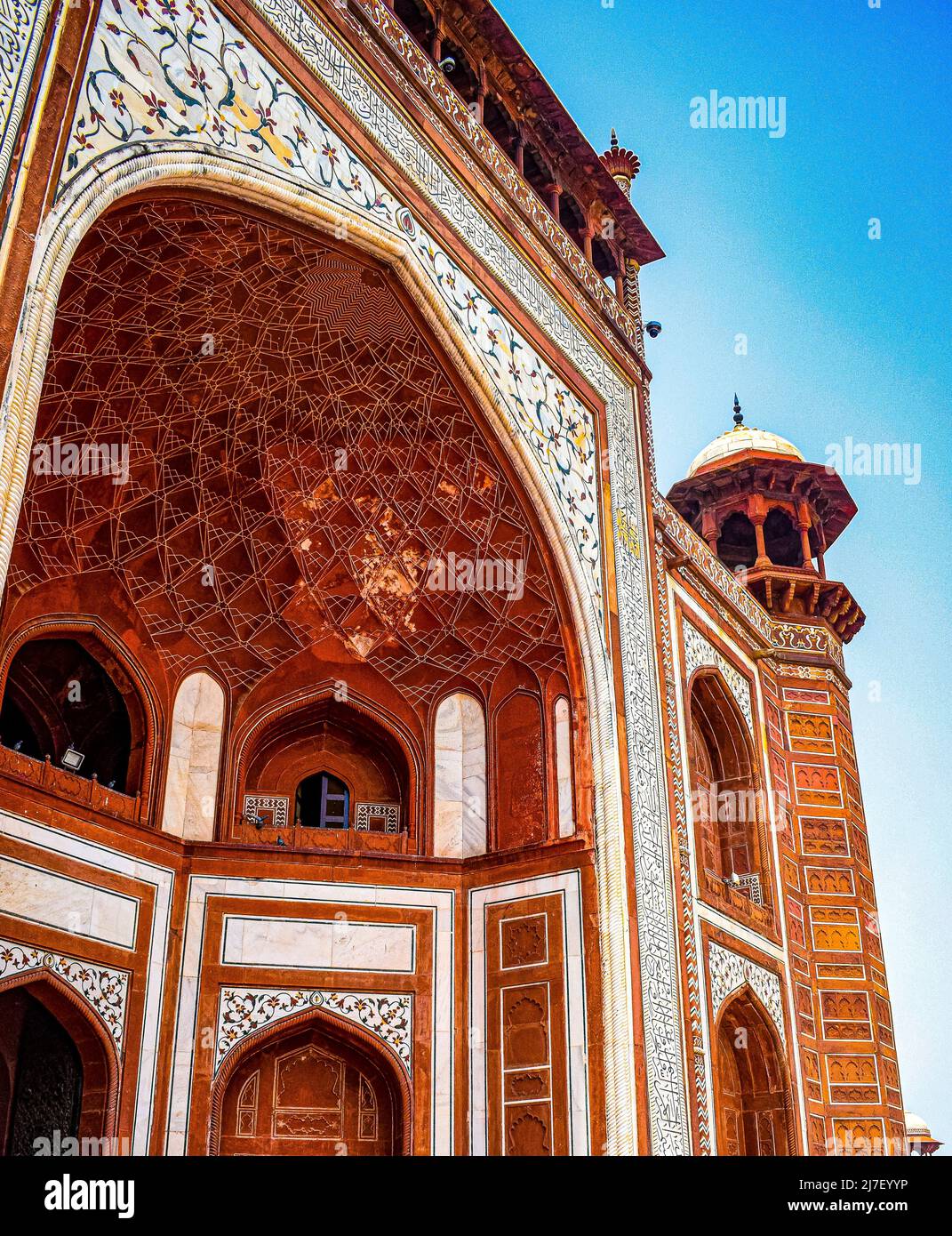 Architecture at The Taj Mahal is an ivory-white marble mausoleum on the ...