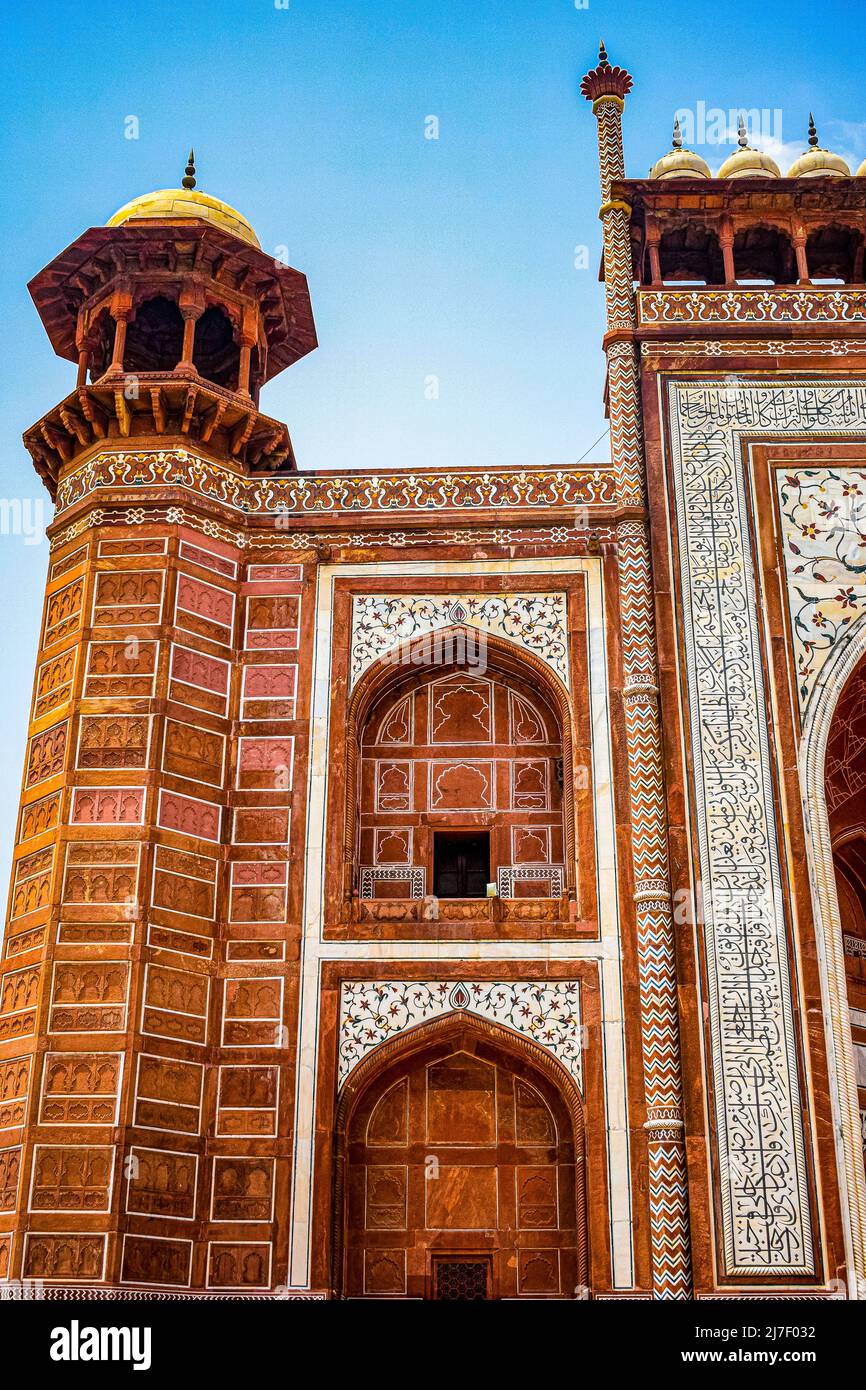 Architecture at The Taj Mahal is an ivory-white marble mausoleum on the ...