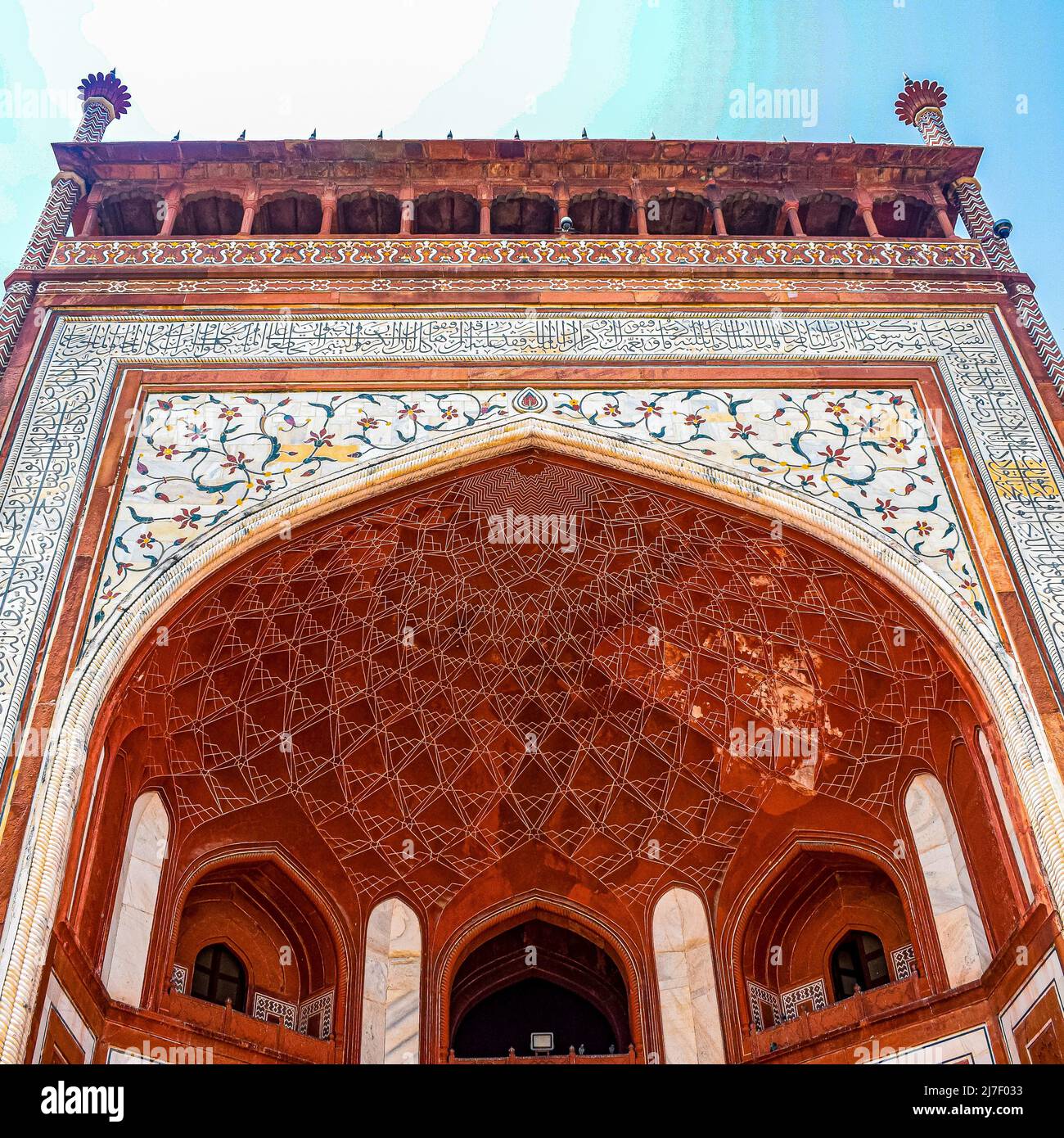Architecture at The Taj Mahal is an ivory-white marble mausoleum on the ...