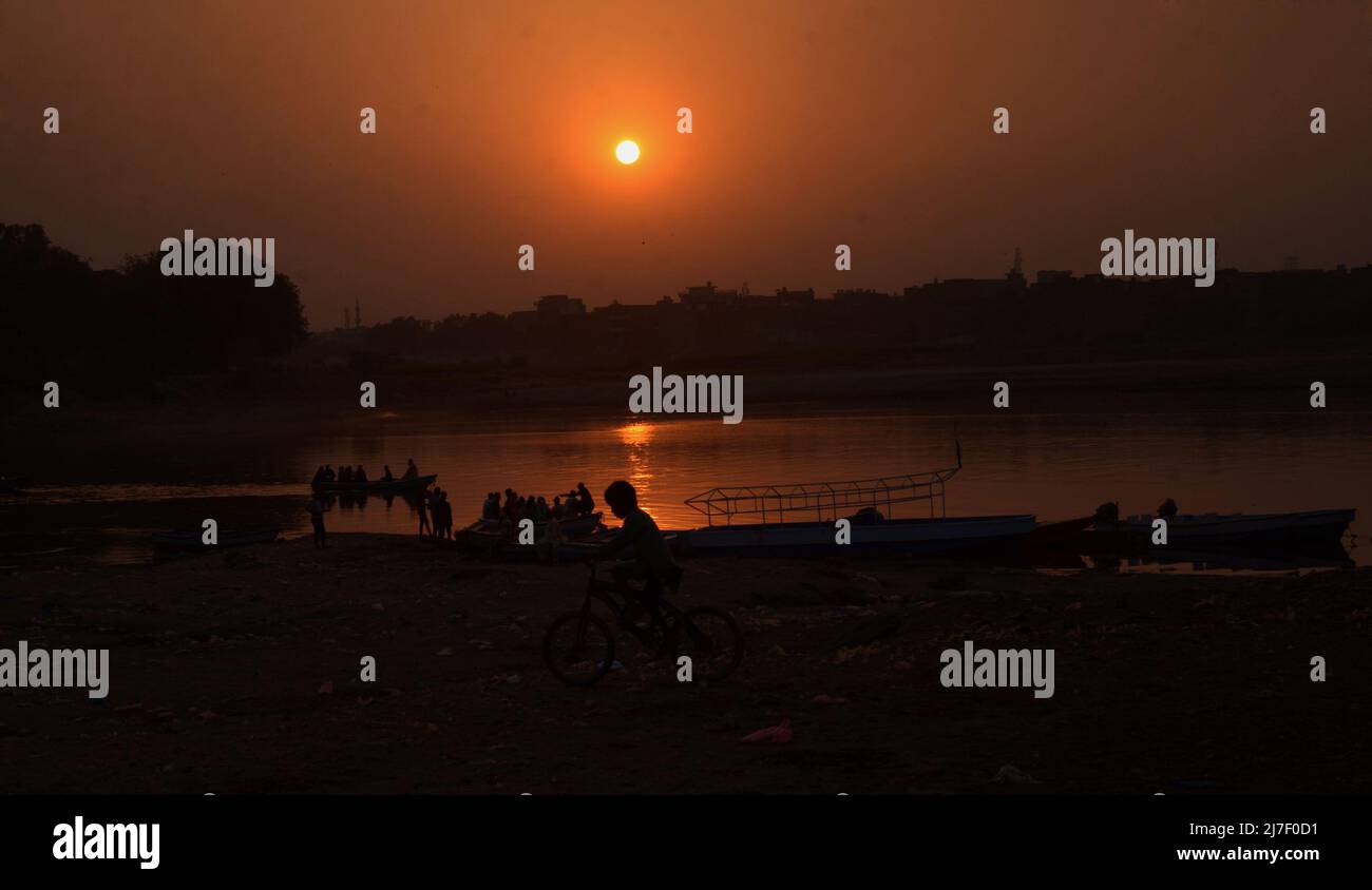 May 7, 2022, Lahore, Punjab, Pakistan: Pakistani people enjoying ...