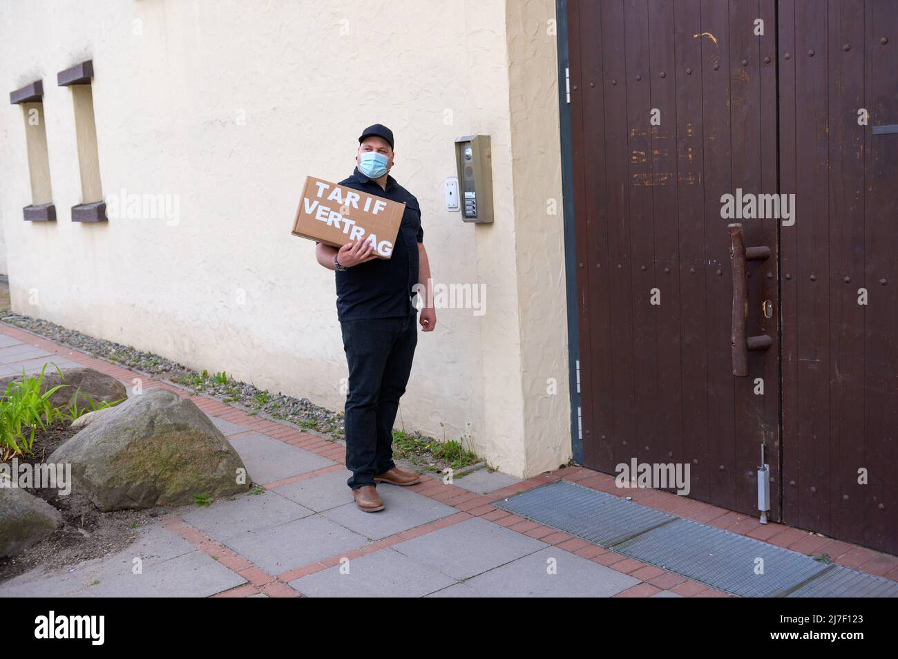 28 April 2022, Hamburg: Pascal Lechner, branch secretary for the "green sector" of the ...