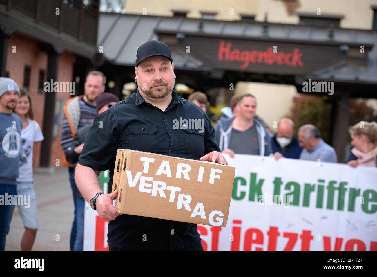 28 April 2022, Hamburg: Pascal Lechner, branch secretary for the "green sector" of the ...
