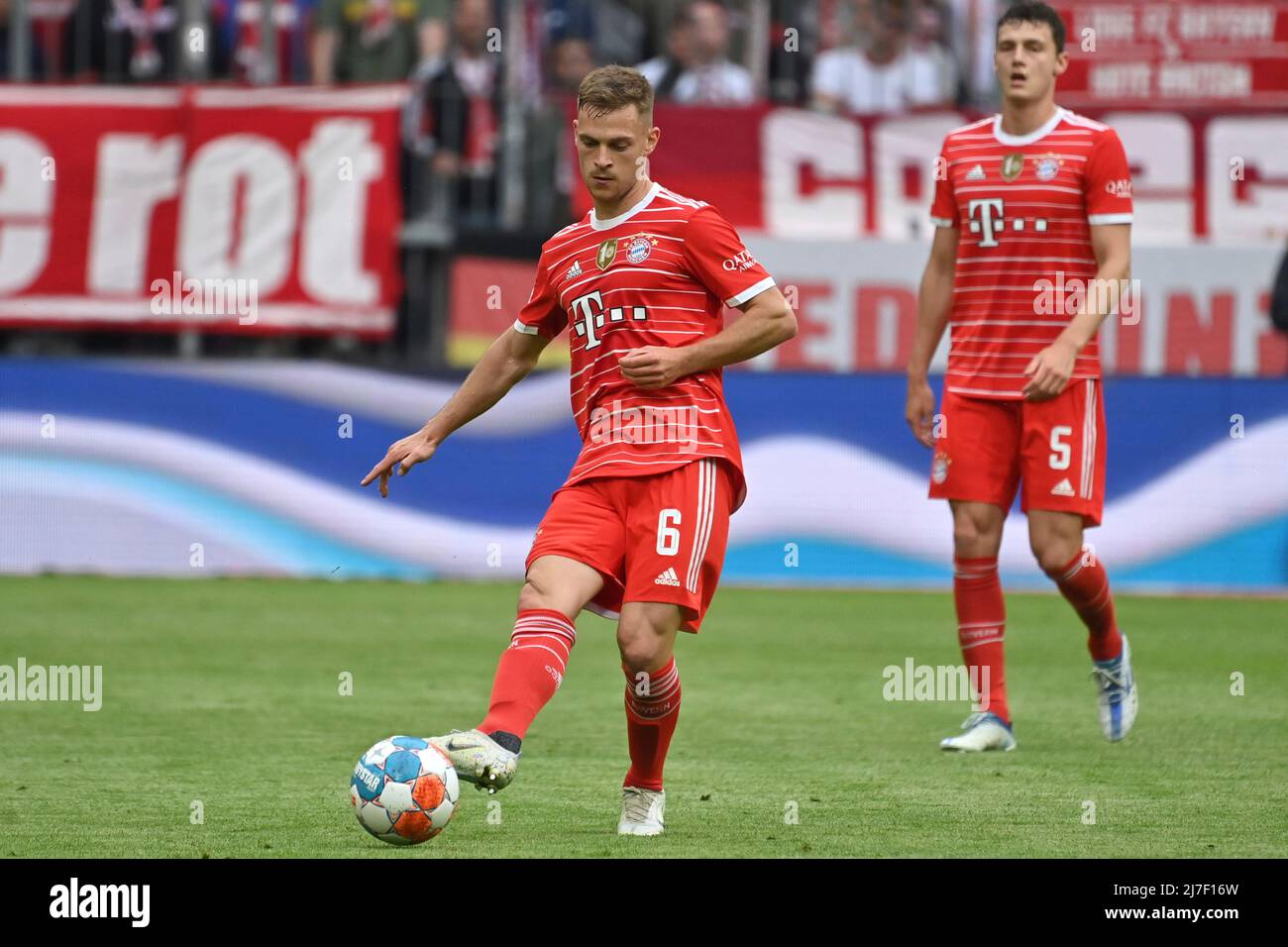 Joshua KIMMICH (FC Bayern Munich) on the ball, action, single action ...