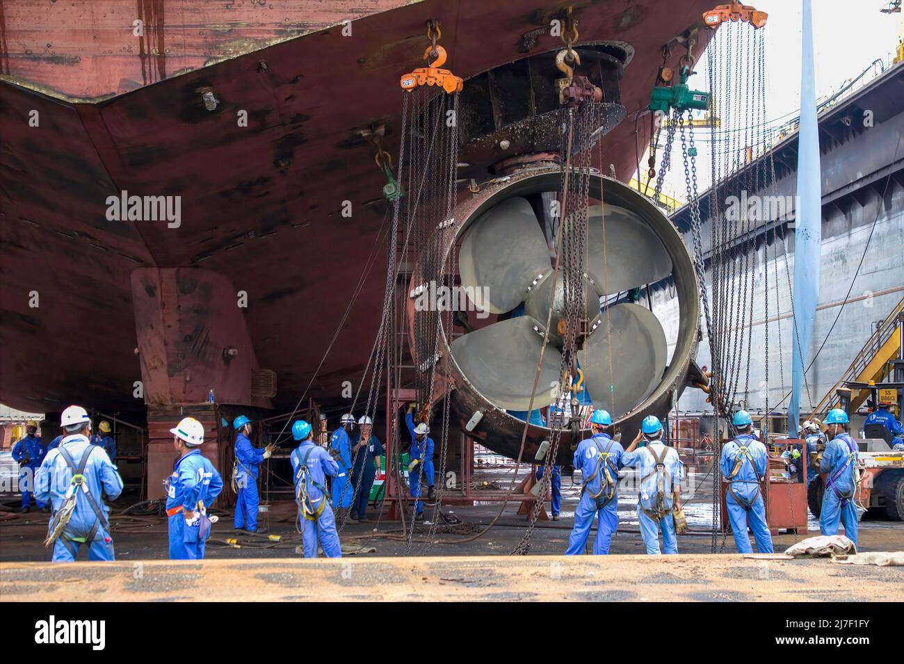Stern thruster hi-res stock photography and images - Alamy