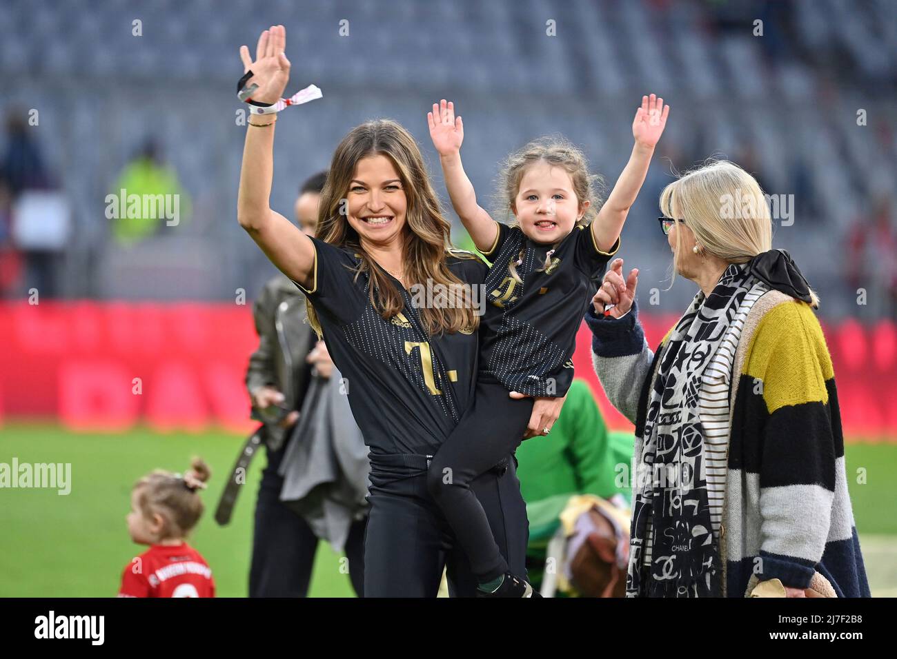 Anna LEWANDOWSKI with daughter Klara after award ceremony, football 1st ...