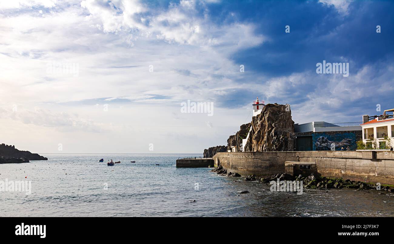 madeira bay lighthouse Stock Photo - Alamy