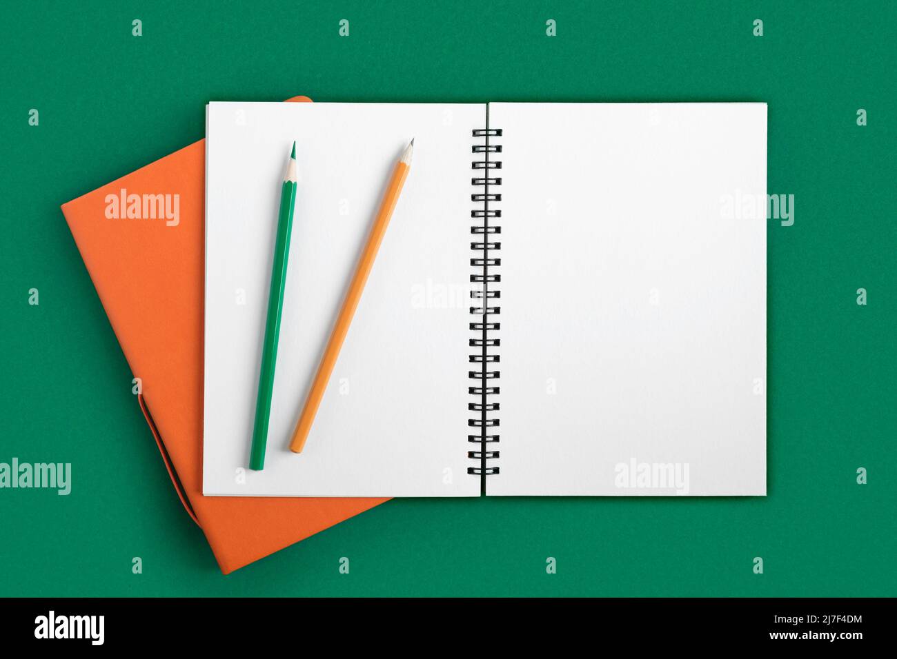 Dark green color background hi-res stock photography and images - Alamy