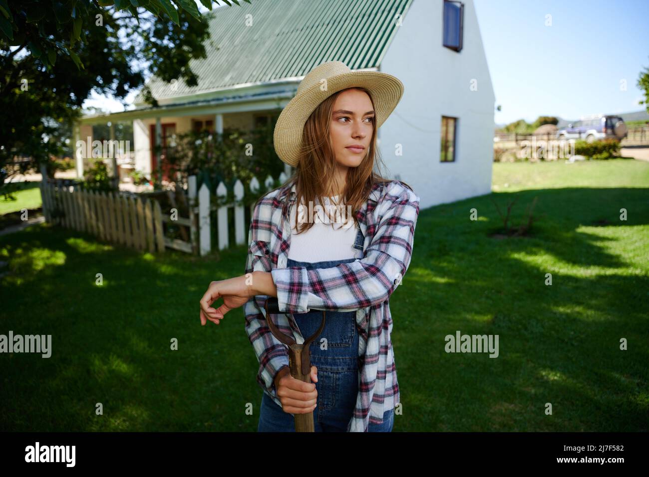 Lady farm africa hi-res stock photography and images - Alamy