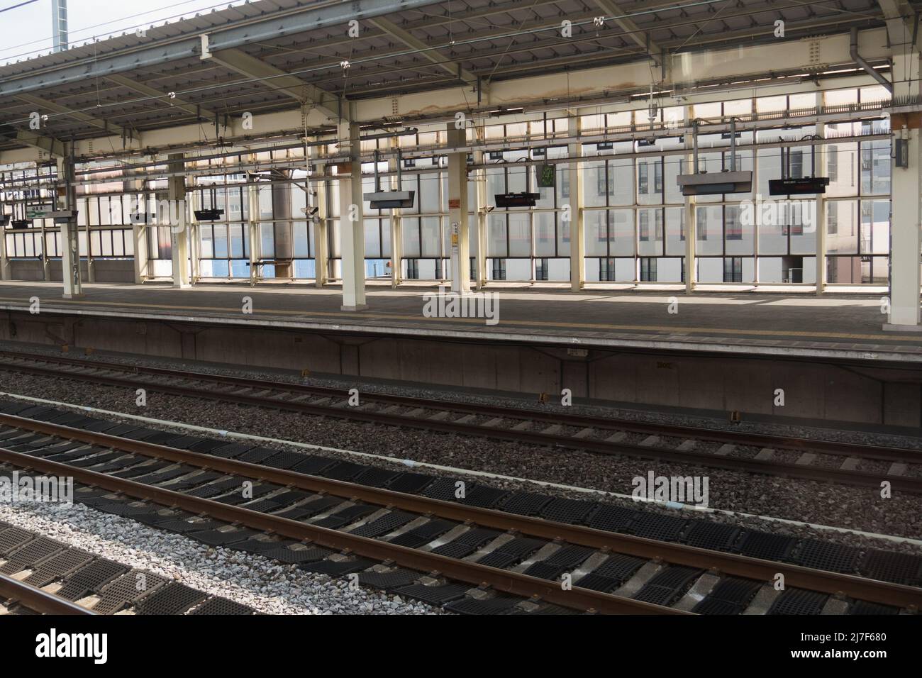 Train station and empty platform Stock Photo - Alamy