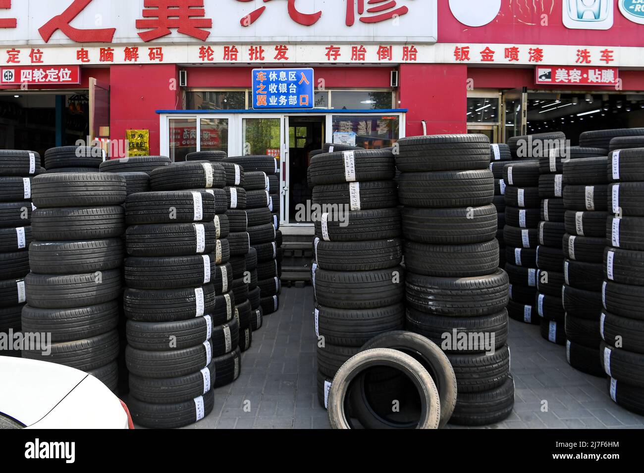 Tires pile hi-res stock photography and images - Alamy