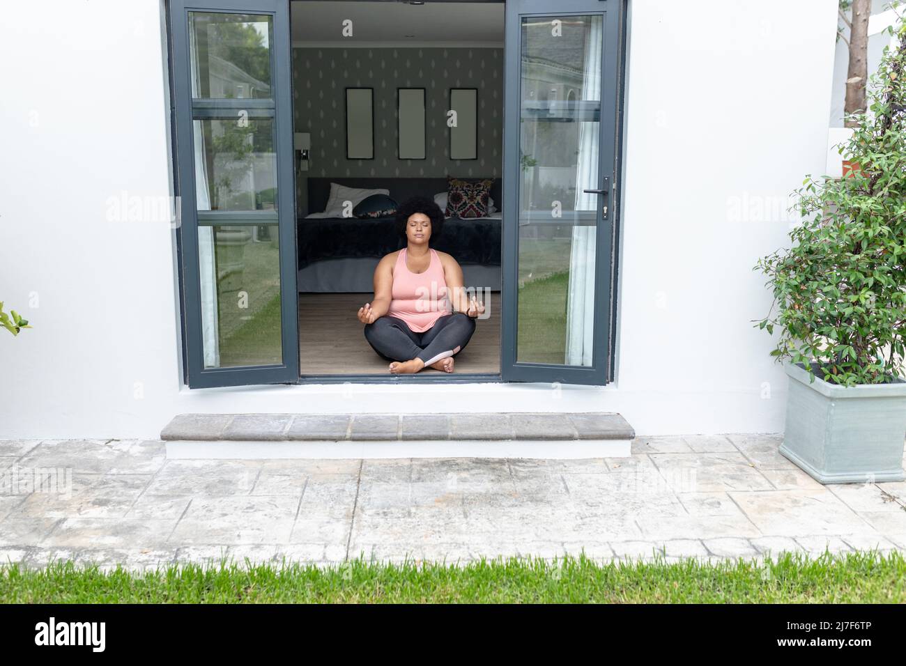 Mediating athlete hi-res stock photography and images - Alamy