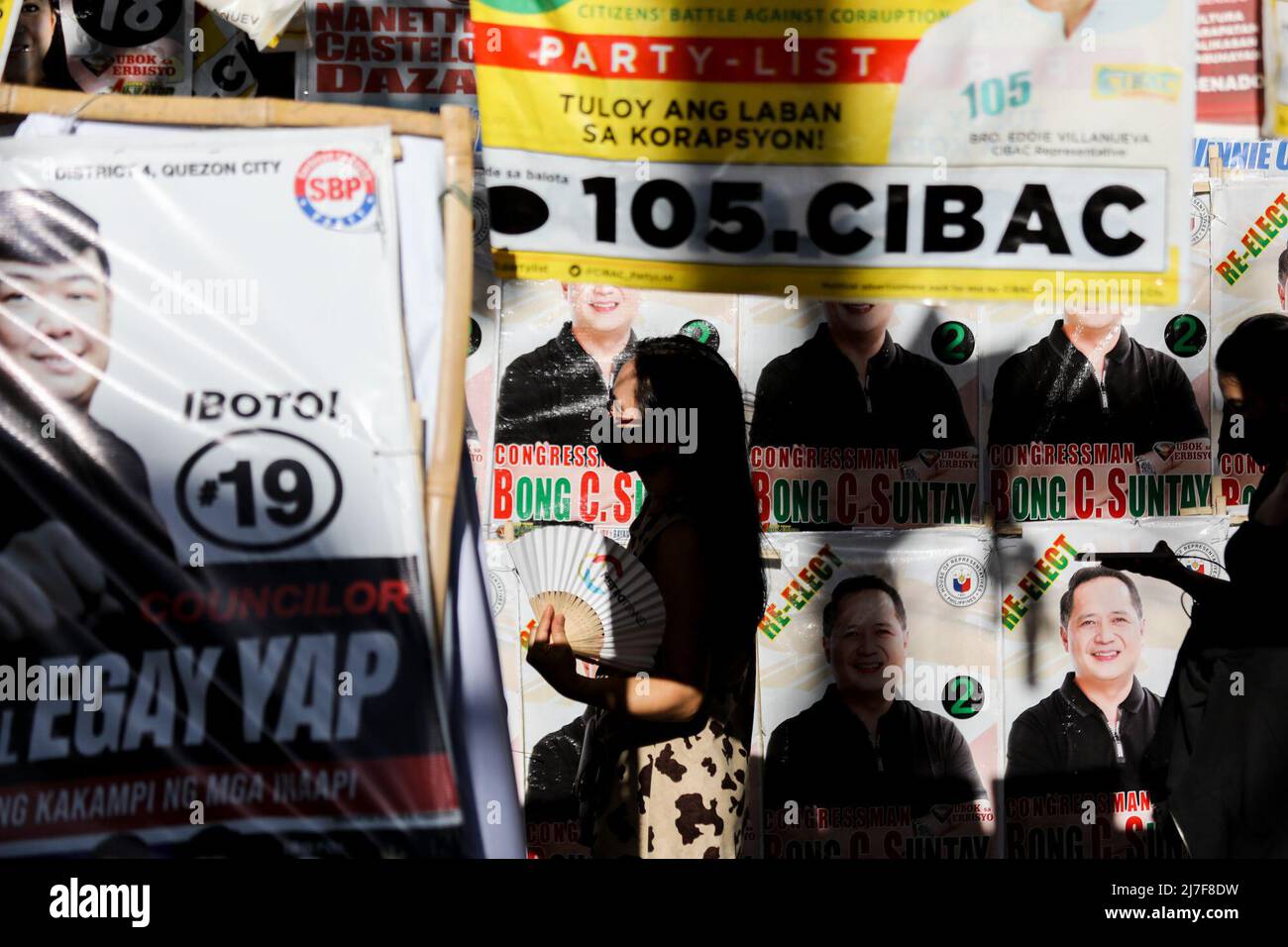 Manila, Philippines. 9th May, 2022. A woman walks past campaign posters ...