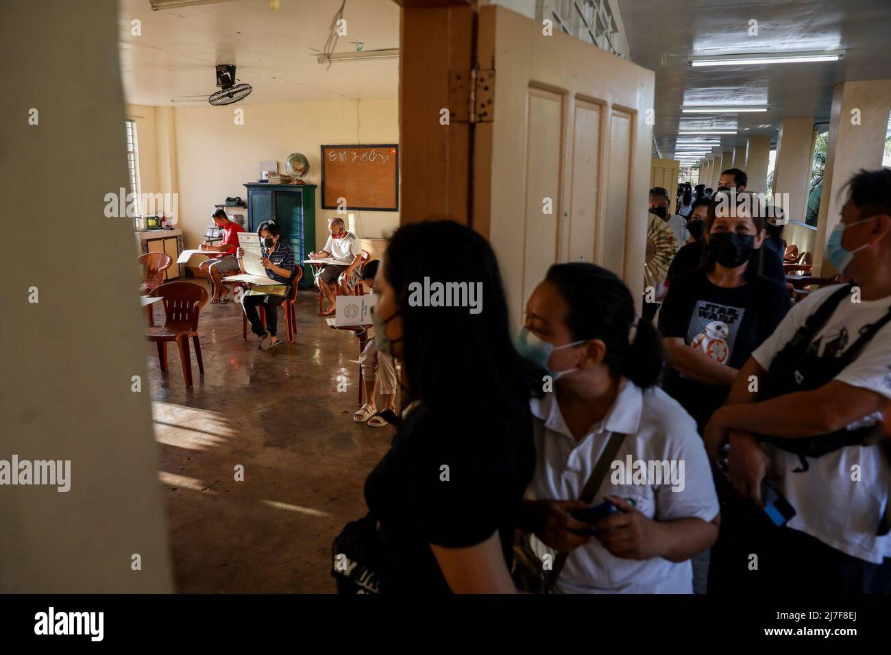 Manila, Philippines. 9th May, 2022. People queue to vote inside a ...