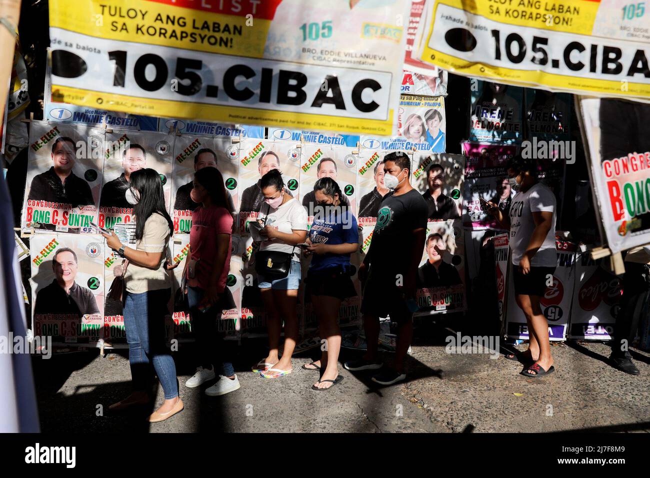 Manila, Philippines. 9th May, 2022. People queue to vote outside a ...