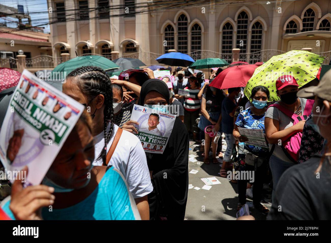 Manila, Philippines. 9th May, 2022. People queue to vote outside a ...