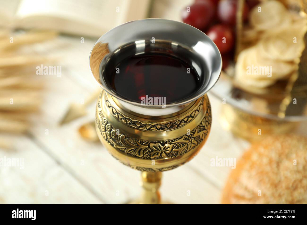 Catholic eucharist close up hi-res stock photography and images - Alamy