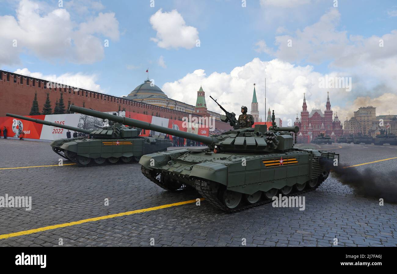 Russian tanks in red square hi-res stock photography and images - Alamy