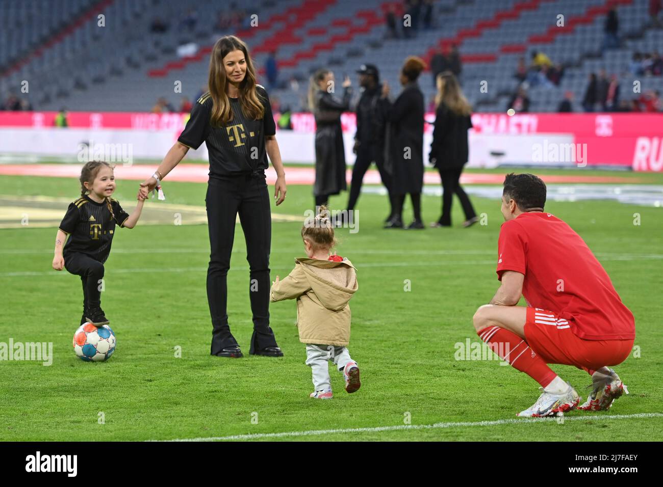 Robert LEWANDOWSKI (FC Bayern Munich) with wife Anna and daughters ...
