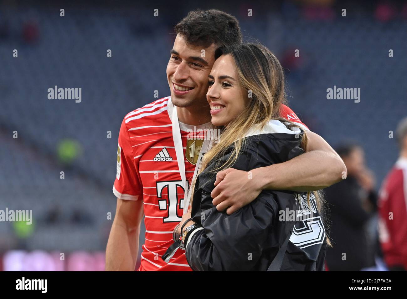 Marc ROCA (FC Bayern Munich) with girlfriend Gala. Football 1st ...