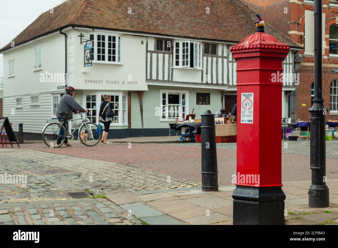 Traditional red post box in Faversham town centre, Kent, England Stock ...