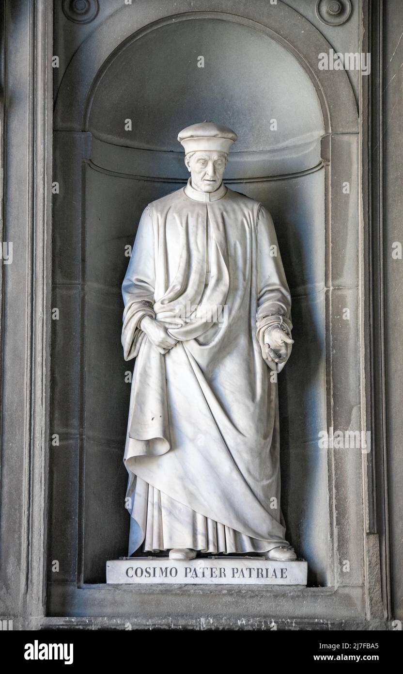 Statue of Cosimo Pater Patriae, Piazzale degli Uffizi, Florence, Italy ...