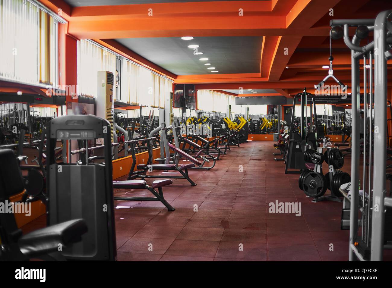 Group running machines hi-res stock photography and images - Alamy