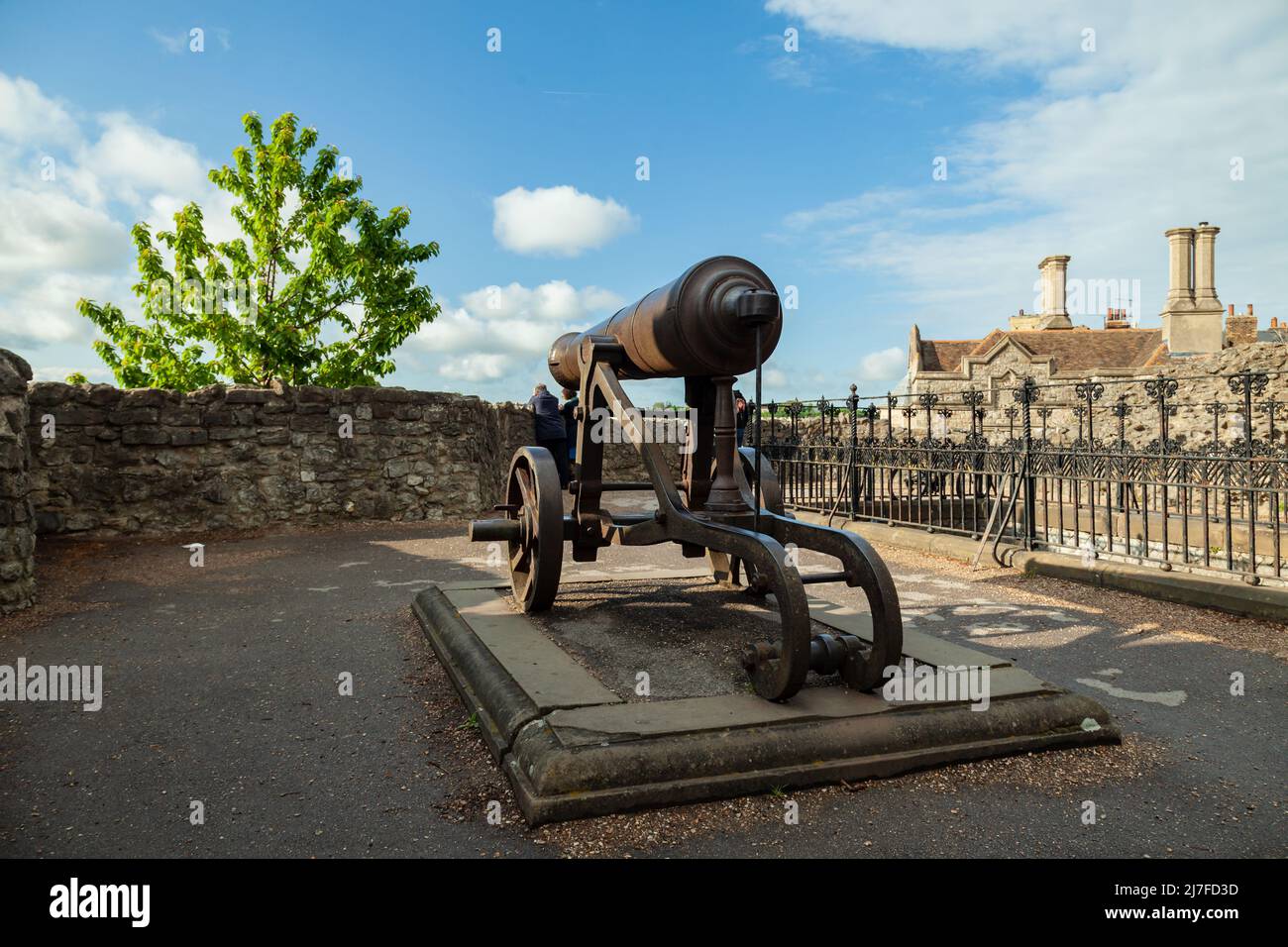 Historic cannon at Rochester Castle in Kent, England Stock Photo - Alamy