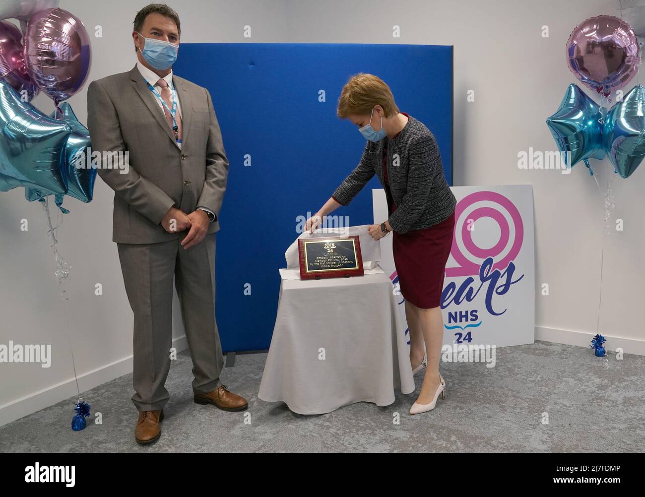 Scotland S First Minister Nicola Sturgeon With Nhs 24 Chief Executive