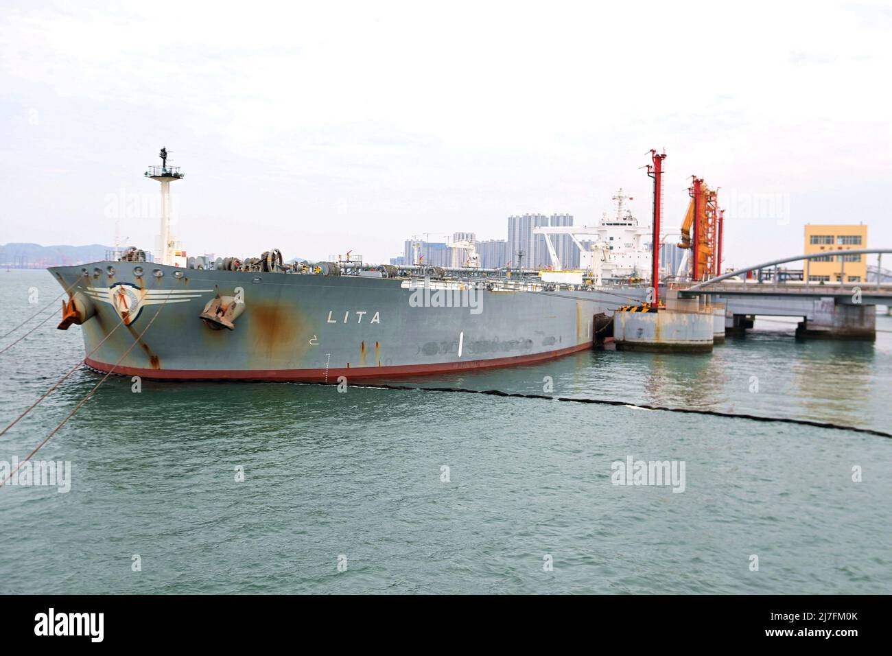 QINGDAO, CHINA - MAY 9, 2022 - A foreign tanker offloads imported crude ...