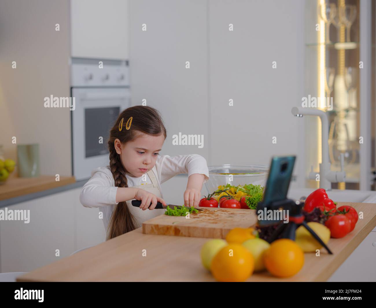 Children record video smartphone hi-res stock photography and images ...