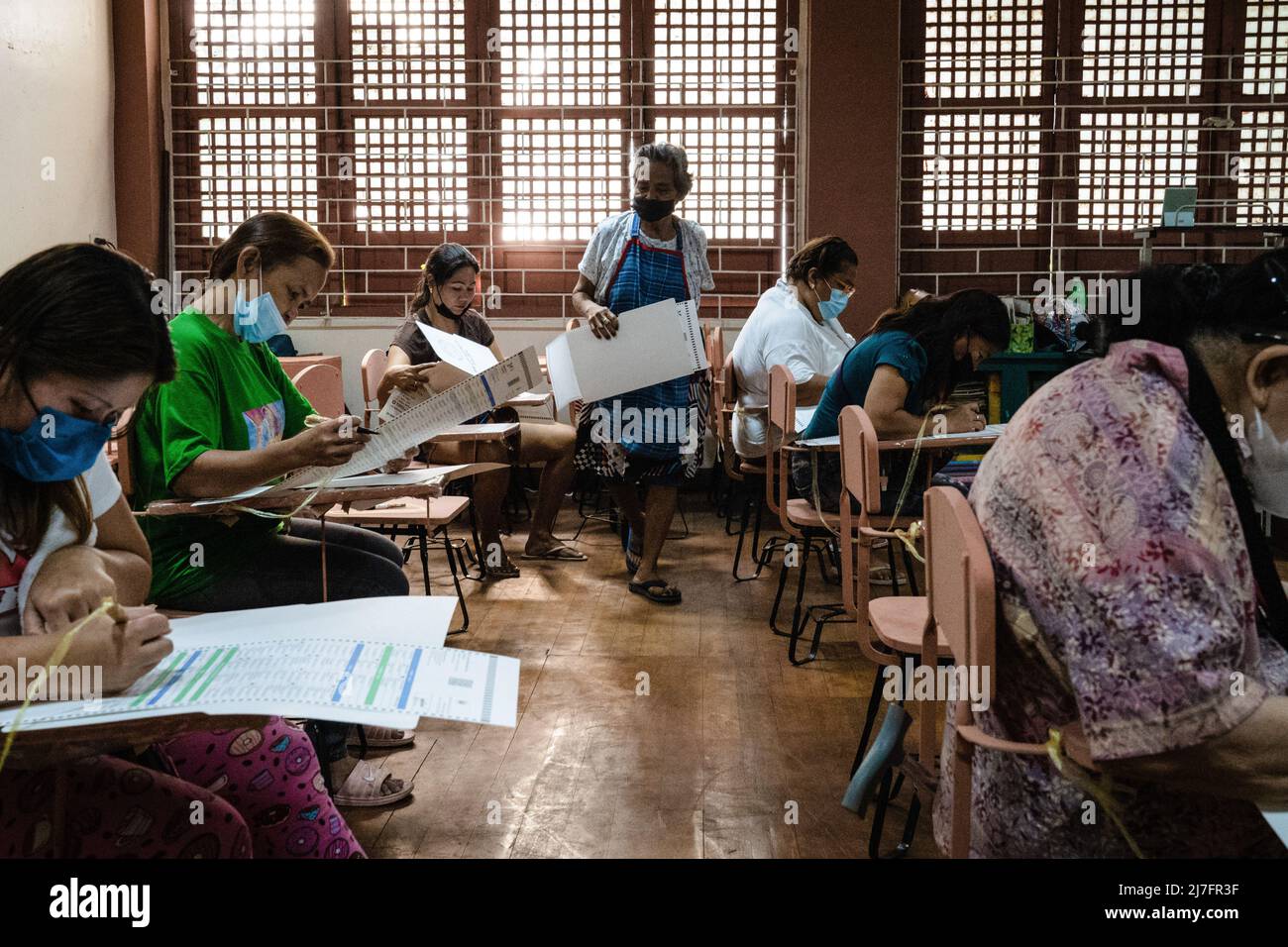 Manila, Philippines. 09th May, 2022. People cast their votes at a ...