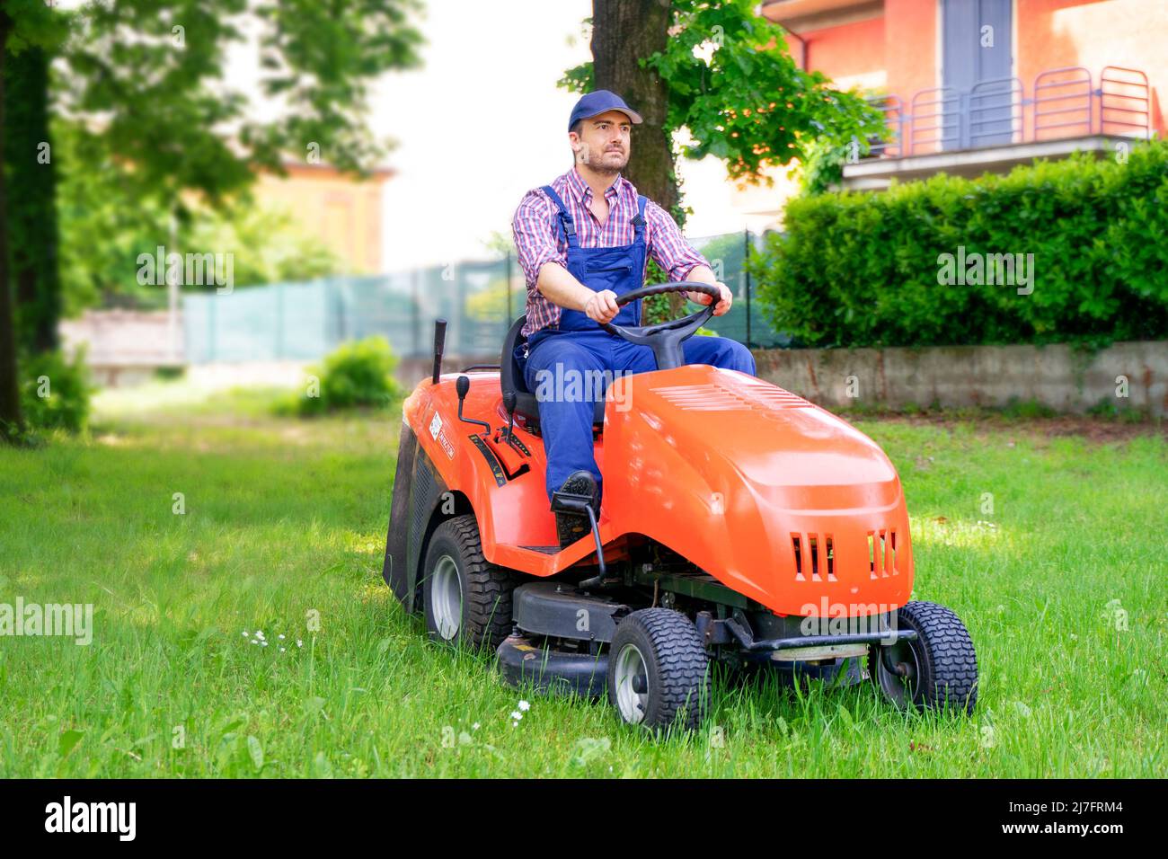 Professional mower hi-res stock photography and images - Alamy