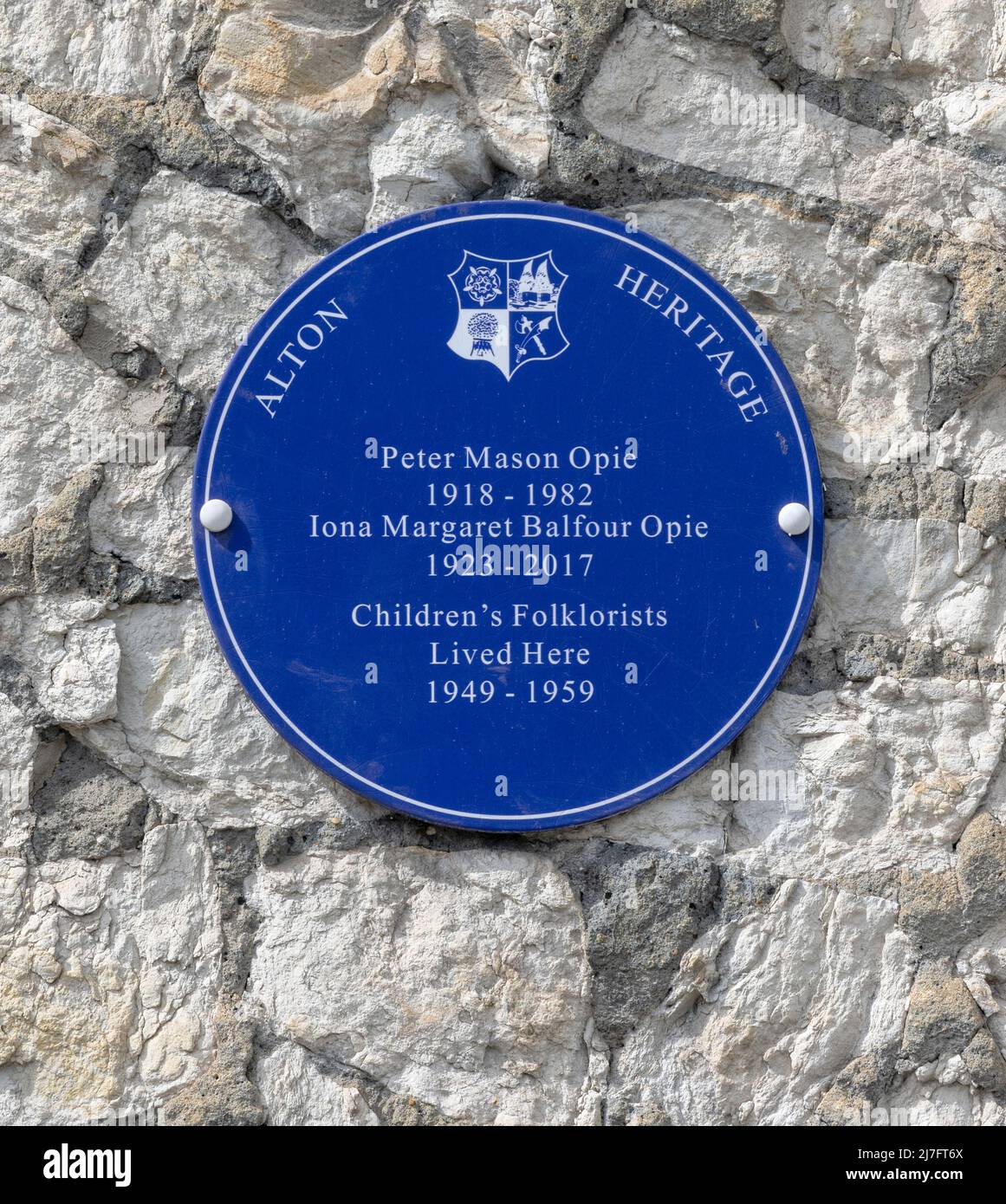 Blue Plaque of Alton Heritage at 100 High Street, Alton, Hampshire ...