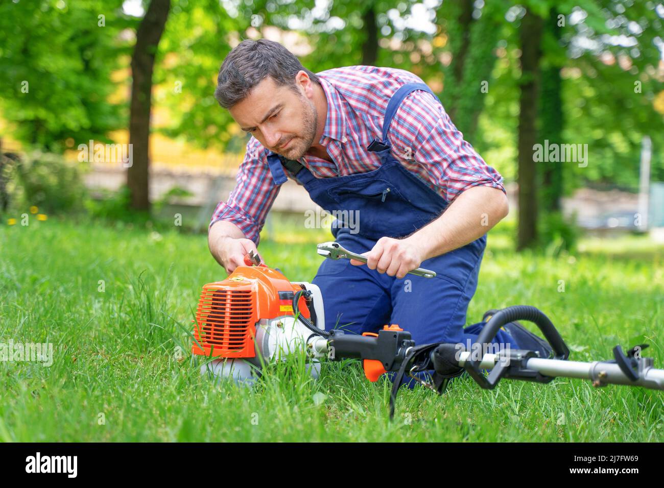 Gardening broken tool hi-res stock photography and images - Alamy