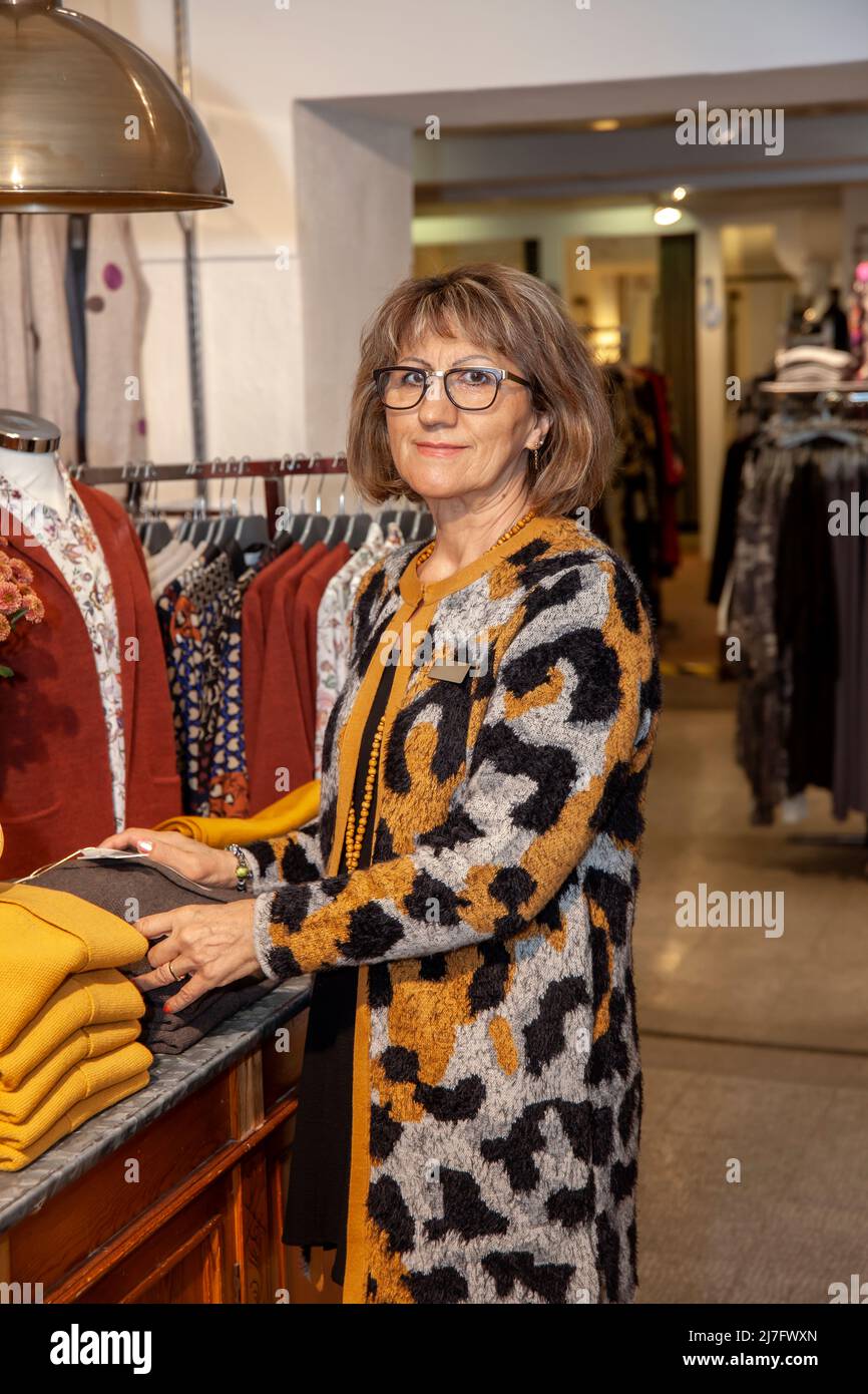 Woman in clothes shop Stock Photo - Alamy