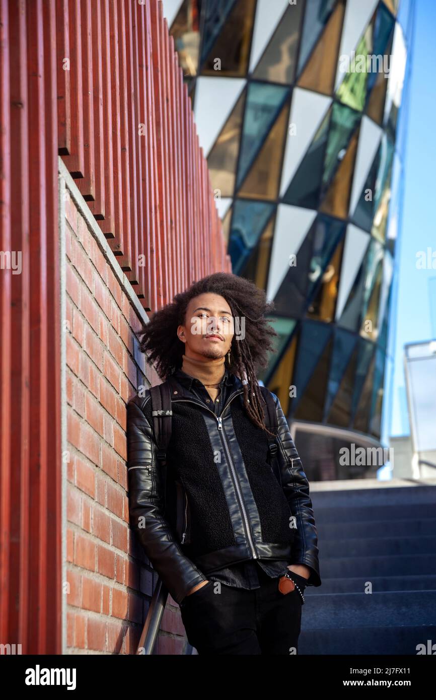 Men facing away hi-res stock photography and images - Alamy