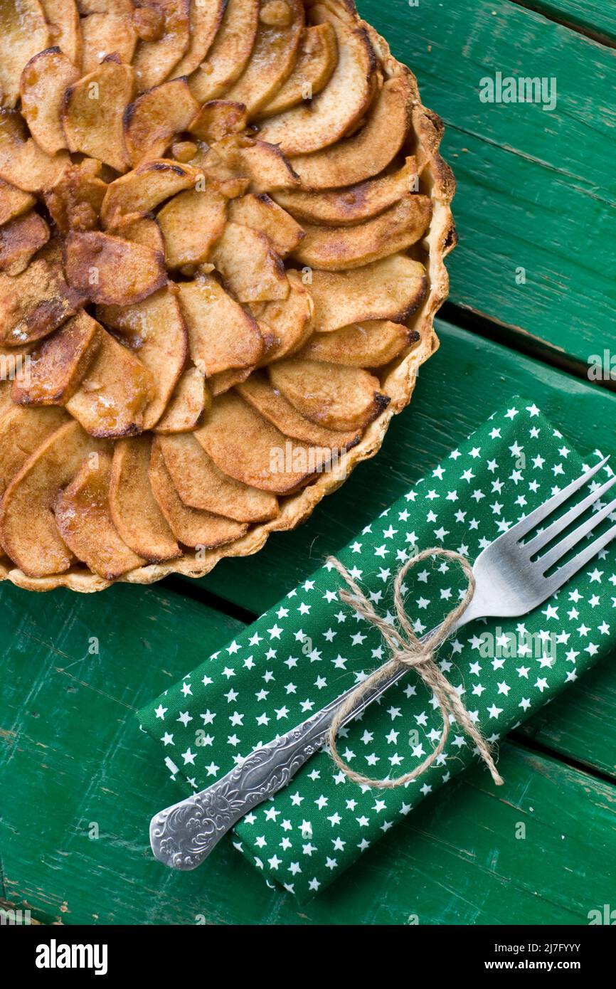 Juicy apple pie with cinnamon and brandy on a green background Stock ...