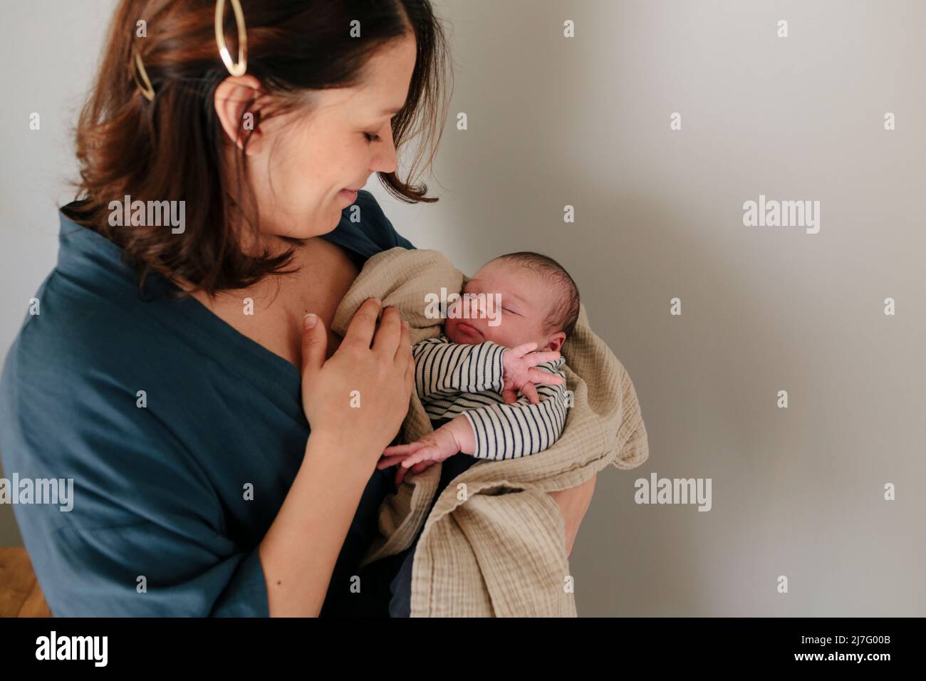 Mother holding sleeping newborn baby Stock Photo - Alamy