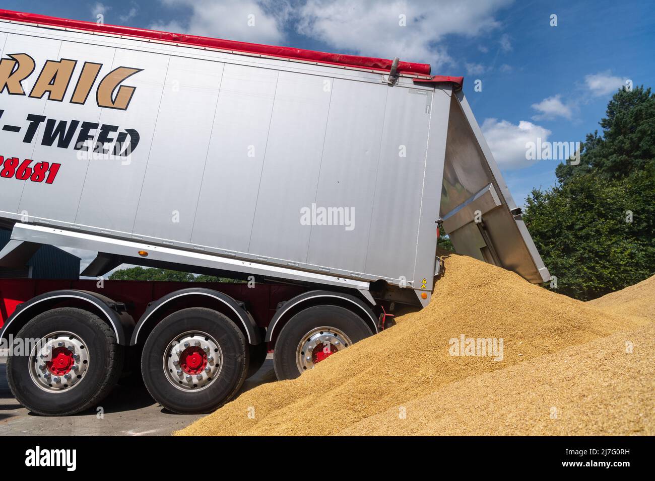 Grain unloading hi-res stock photography and images - Alamy