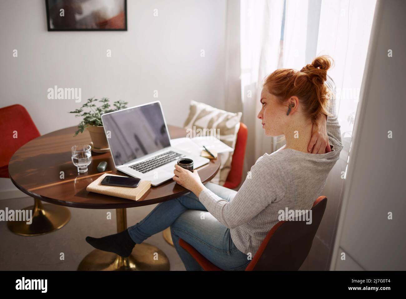 Woman holding her neck Stock Photo - Alamy