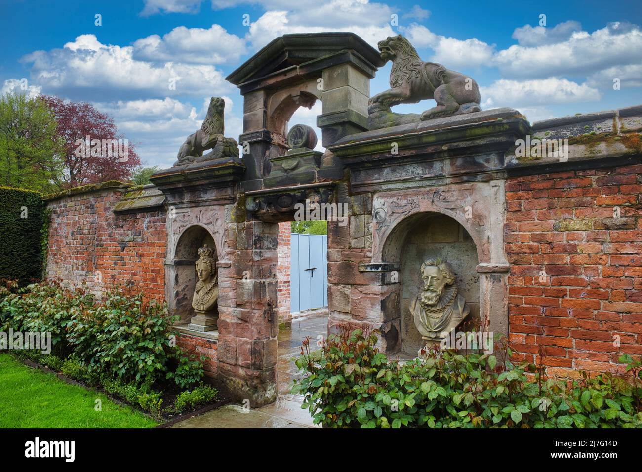 Dorfold Hall gateway from Wilbraham almshouse Nantwich Stock Photo - Alamy