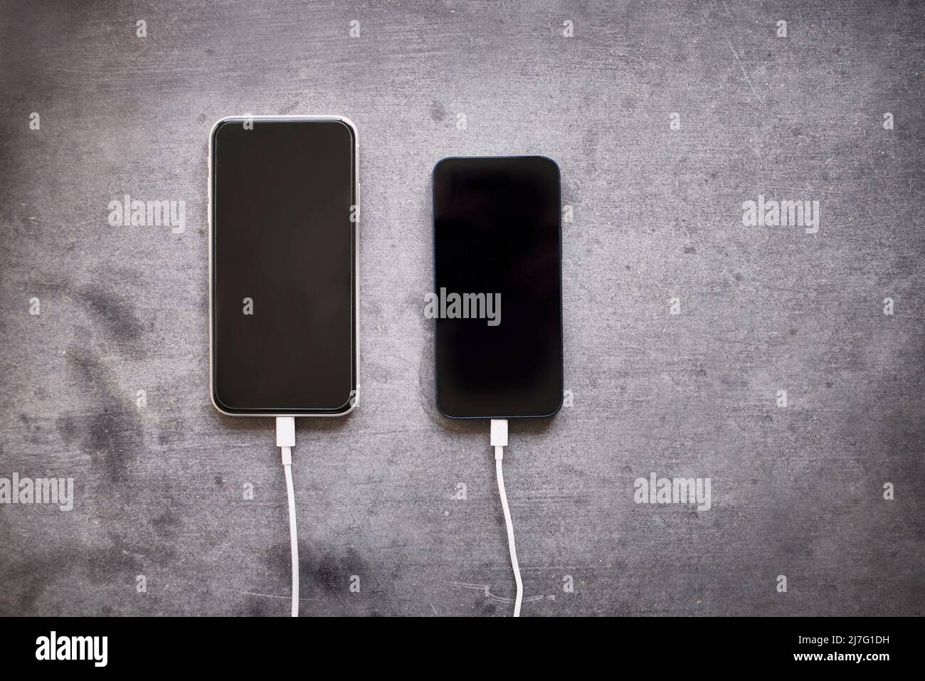 Cell phones connected to power bank Stock Photo - Alamy